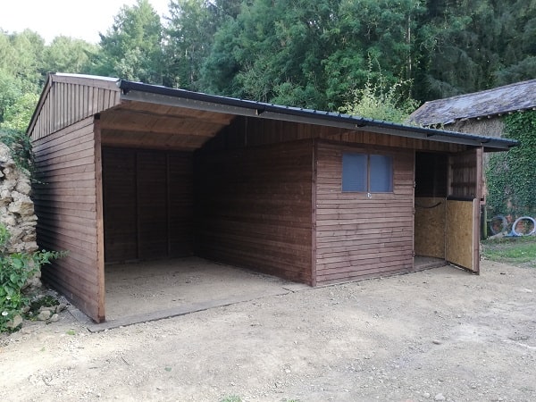 stable with field shelter